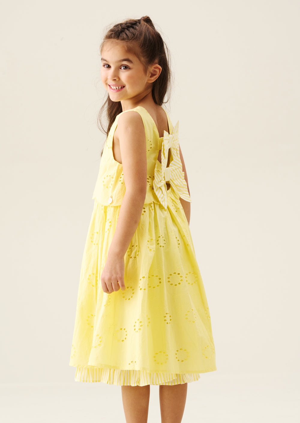 Robe jaune à broderie avec nœud dans le dos pour filles | Angel & Rocket